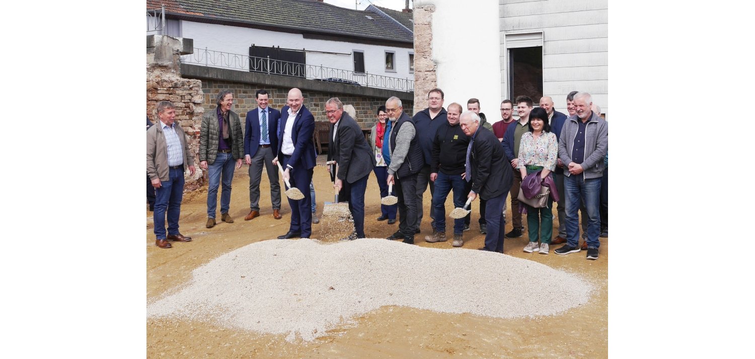 Symbolischer Spatenstich: In Lasel entsteht eine neue Ortsmitte ...
